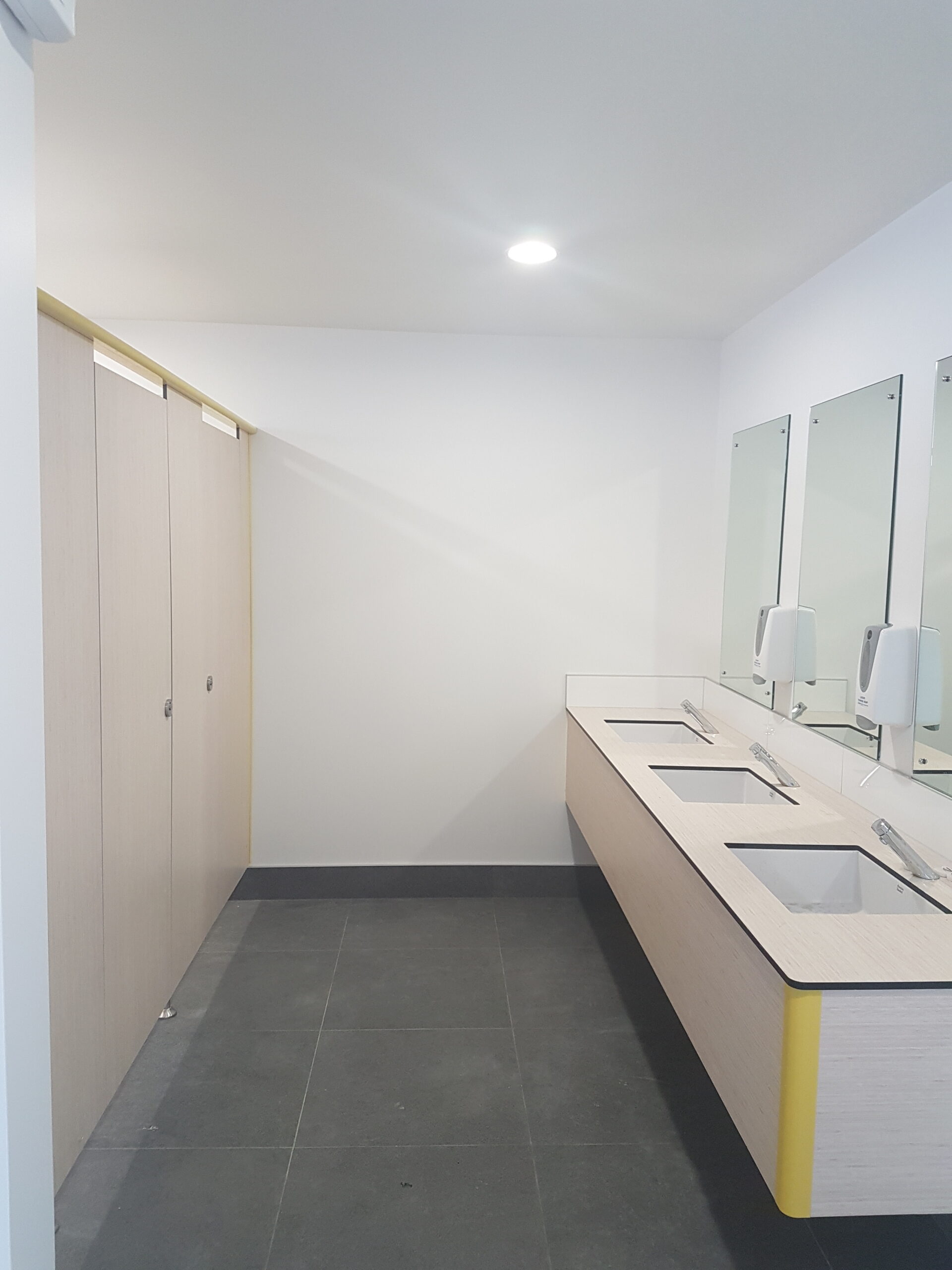 Commercial Bathroom Vanities NZ | Vanity Manufacturer | DuraPlan